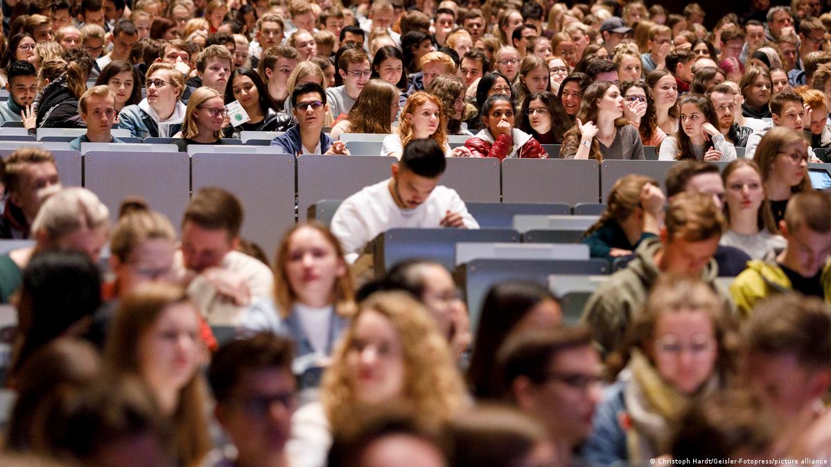 Studenten in Deutschland - die Vergessenen der Krise – DW – 17.10.2022