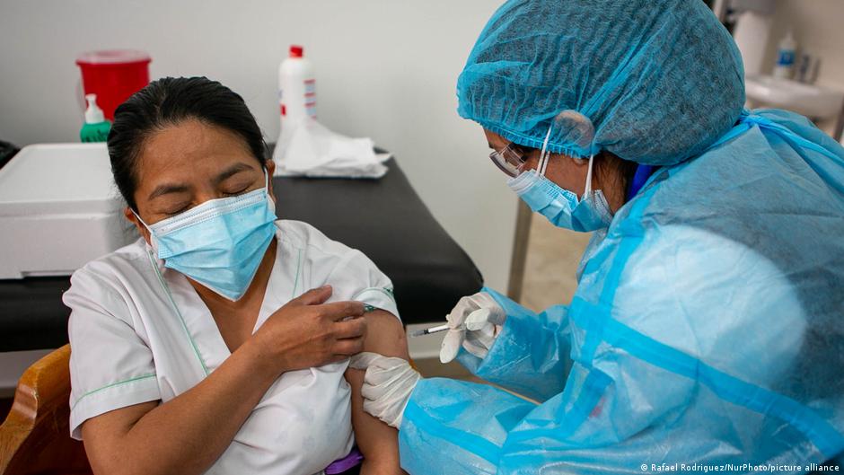 ++ Ecuador anuncia vacunación simultánea de dos millones ++ – DW – 02 ...