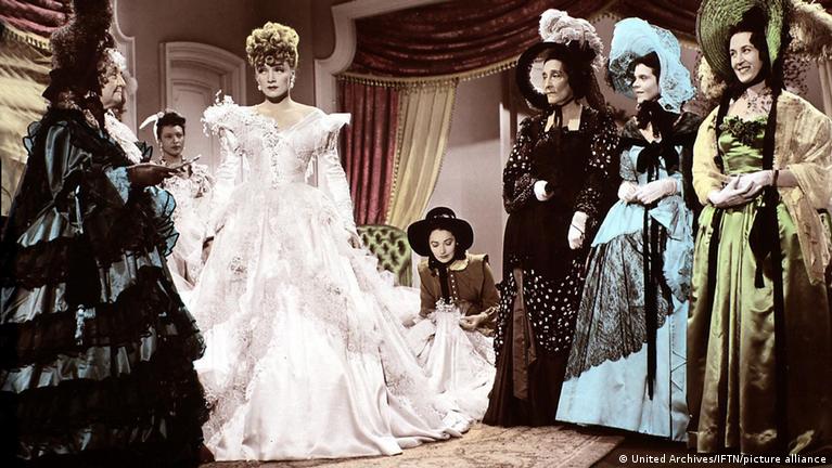 Designer Rene Hubert — a life in costumes – DW – 03/19/2021