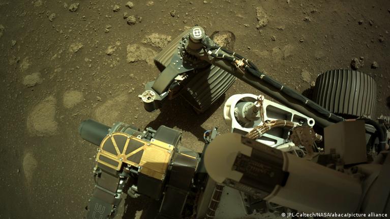 Mars: NASA's new rover takes first drive – DW – 03/06/2021
