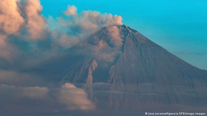 Volcán Sangay en Ecuador genera 122 explosiones | Las noticias y ...