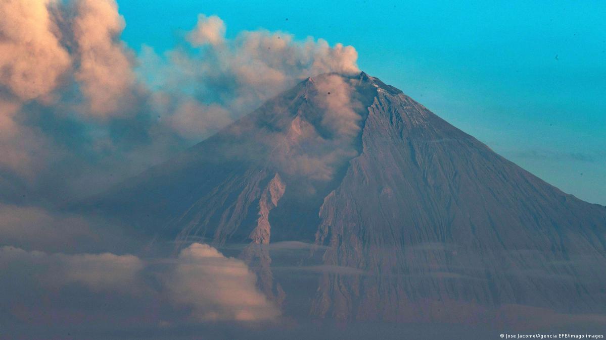 Ecuador: volcán Sangay genera explosiones cada medio minuto – DW – 05 ...