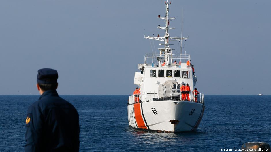 Cinco muertos y 10 desaparecidos tras naufragio en el Egeo – DW – 11/03 ...