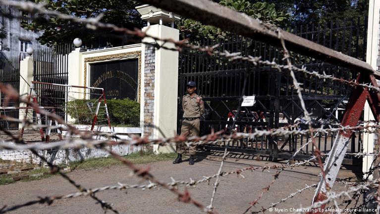 Myanmar arrests former UK ambassador – DW – 08/25/2022