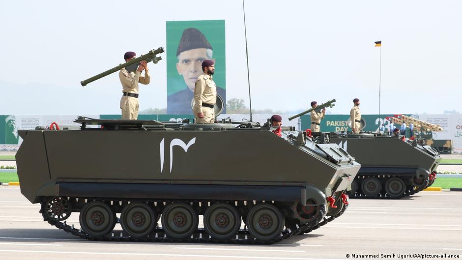 Pakistan under fire for holding military parade amid COVID – DW – 03/25 ...