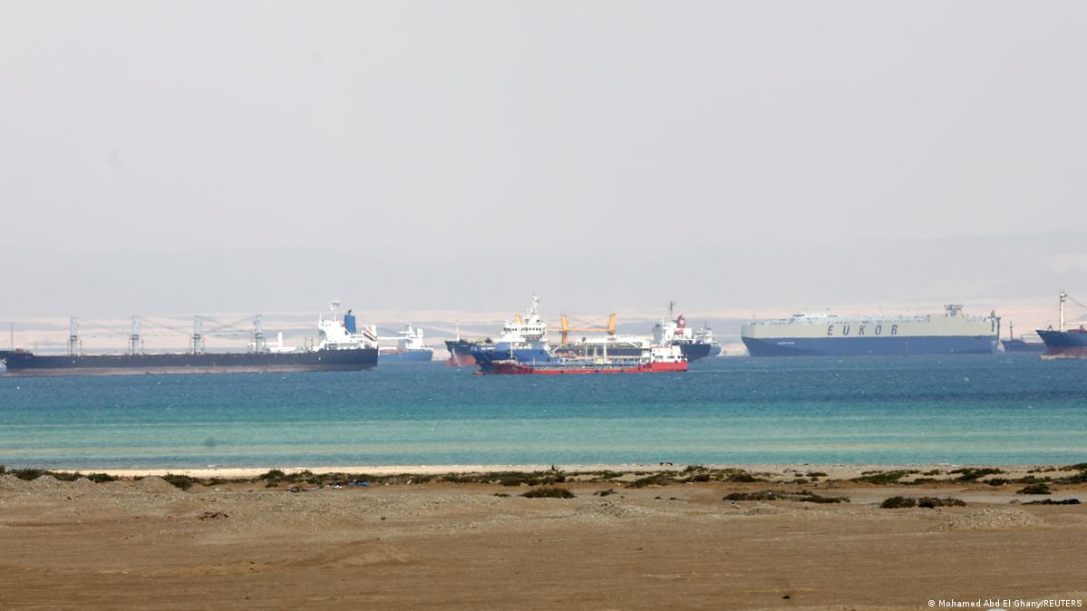 Hope for Suez ship as tide rises, but worries for sheep – DW – 03/28/2021