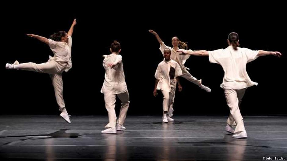 Inside Europe: Daring to dance on – DW – 04/01/2021