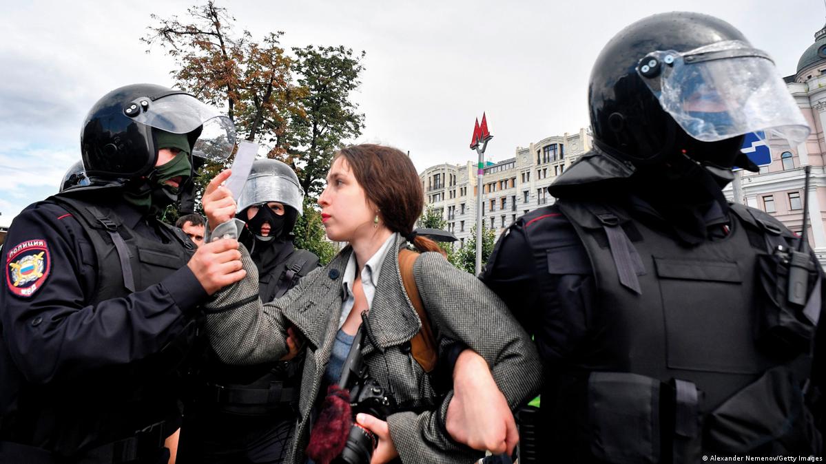 State persecution against women journalists on the rise – DW – 04/07/2021