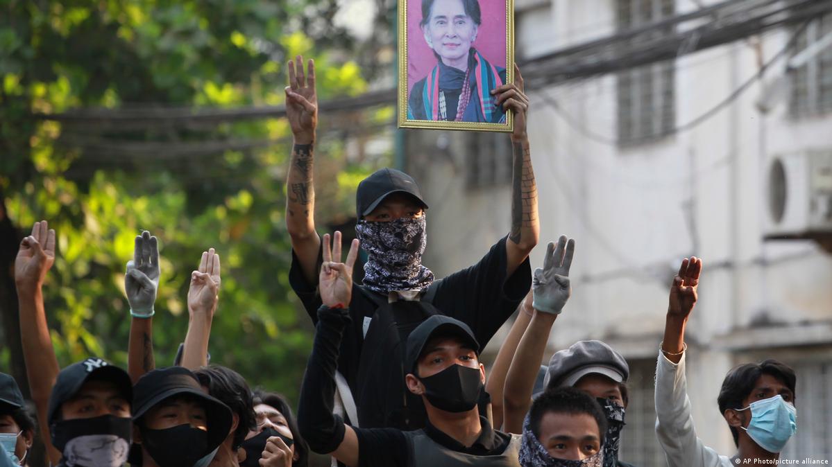 Coup opponents announce 'unity government' in Myanmar – DW – 04/16/2021