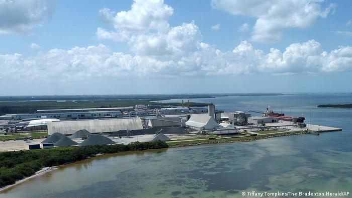 US: Possible 2nd breach of Florida phosphate reservoir | News | DW | 05 ...