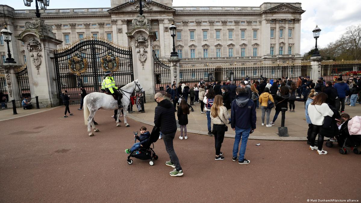An cafke wanda ya doki kofar masarautar Burtaniya da mota – DW – 03/10/2024
