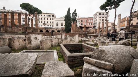 Area Sacra Rome 118,741 Largo Argentina Images, Stock Photos, And