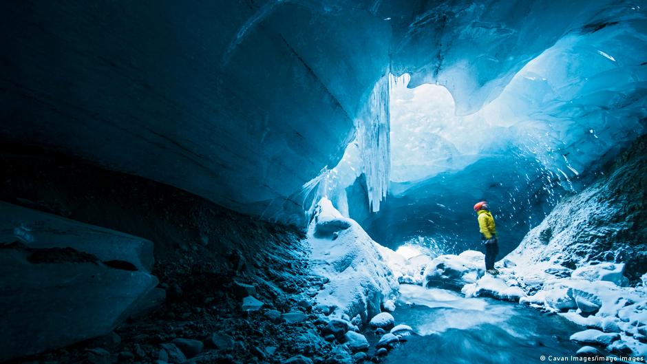 Exploring glacial caves and standing up to oil pollution – DW – 04/15/2021