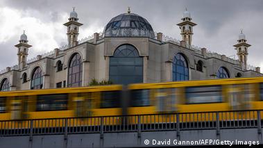 Muslims in Germany: Religion not ideal gauge of integration – DW – 04 ...