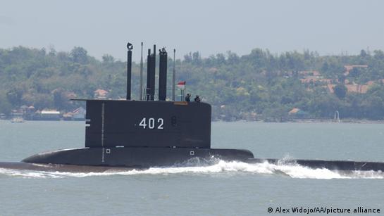 Missing Indonesian sub has sunk, says military – DW – 04/24/2021