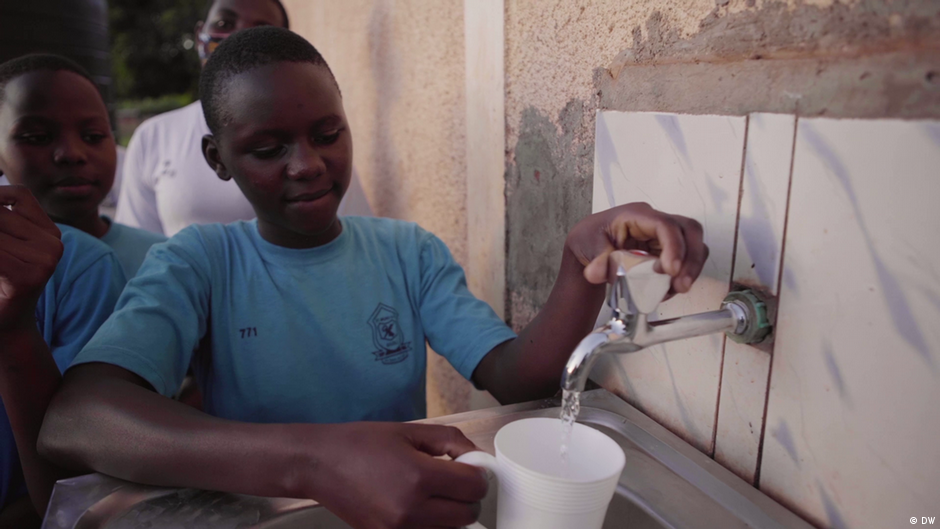 Uganda: Water filter innovation – DW – 10/21/2021