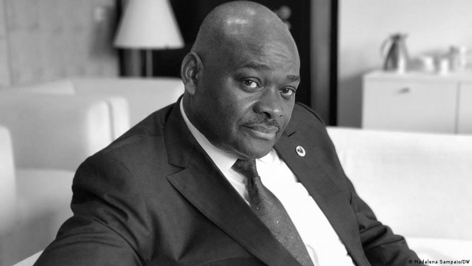 Morreu o político angolano Raúl Danda – DW – 08/05/2021