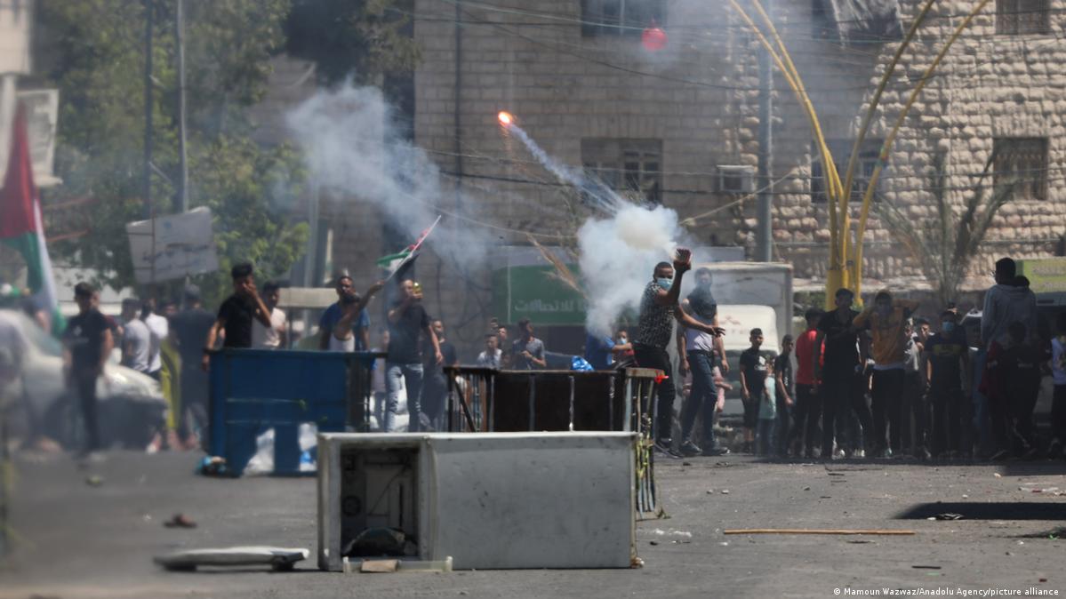 Death toll rises in West Bank clashes — As it happened – DW – 05/14/2021