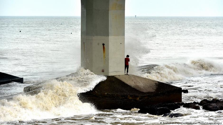Several dead as cyclone threatens India's west coast