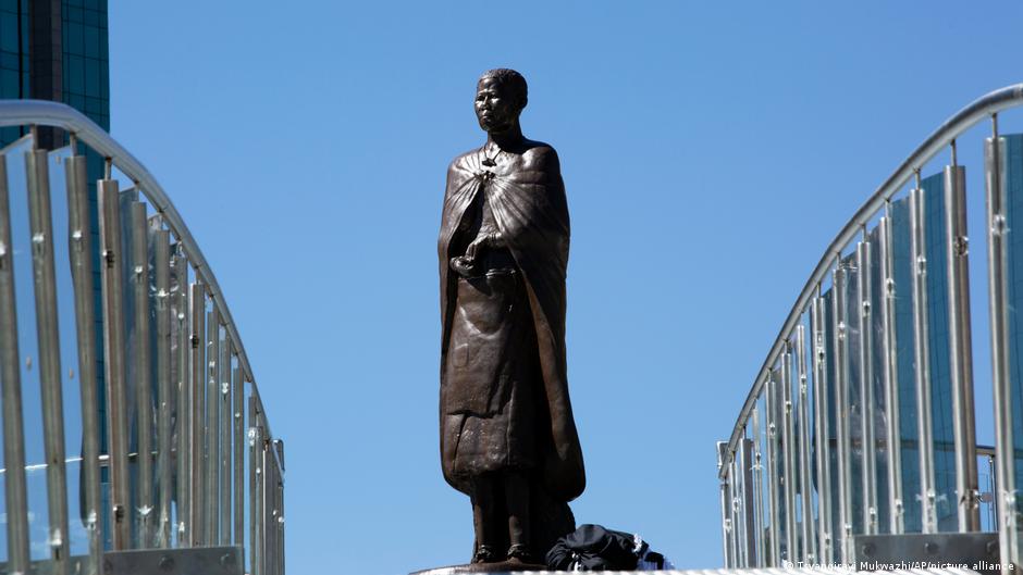 Zimbabwe unveils statue of icon 'Grandmother' Nehanda – DW – 05/25/2021