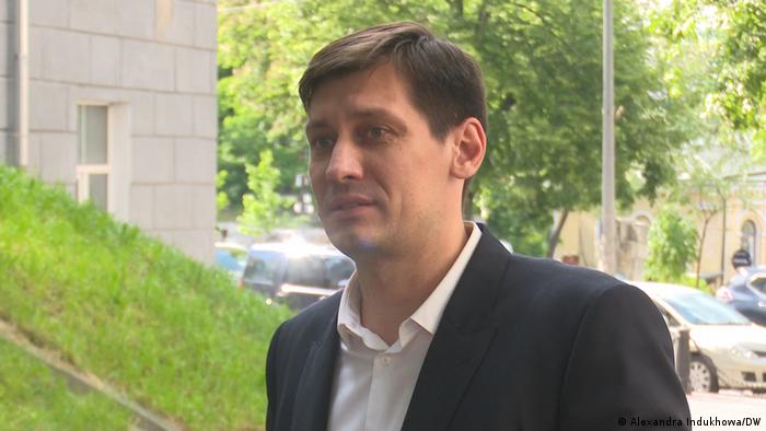 Dmitry Gudkov: 'We have a choice between exile and jaiI' | DW Learn German