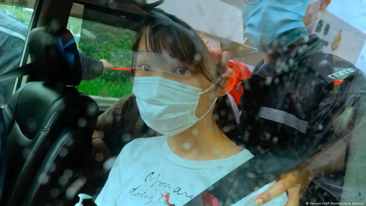 Hong Kong activist Agnes Chow freed – DW – 06/12/2021