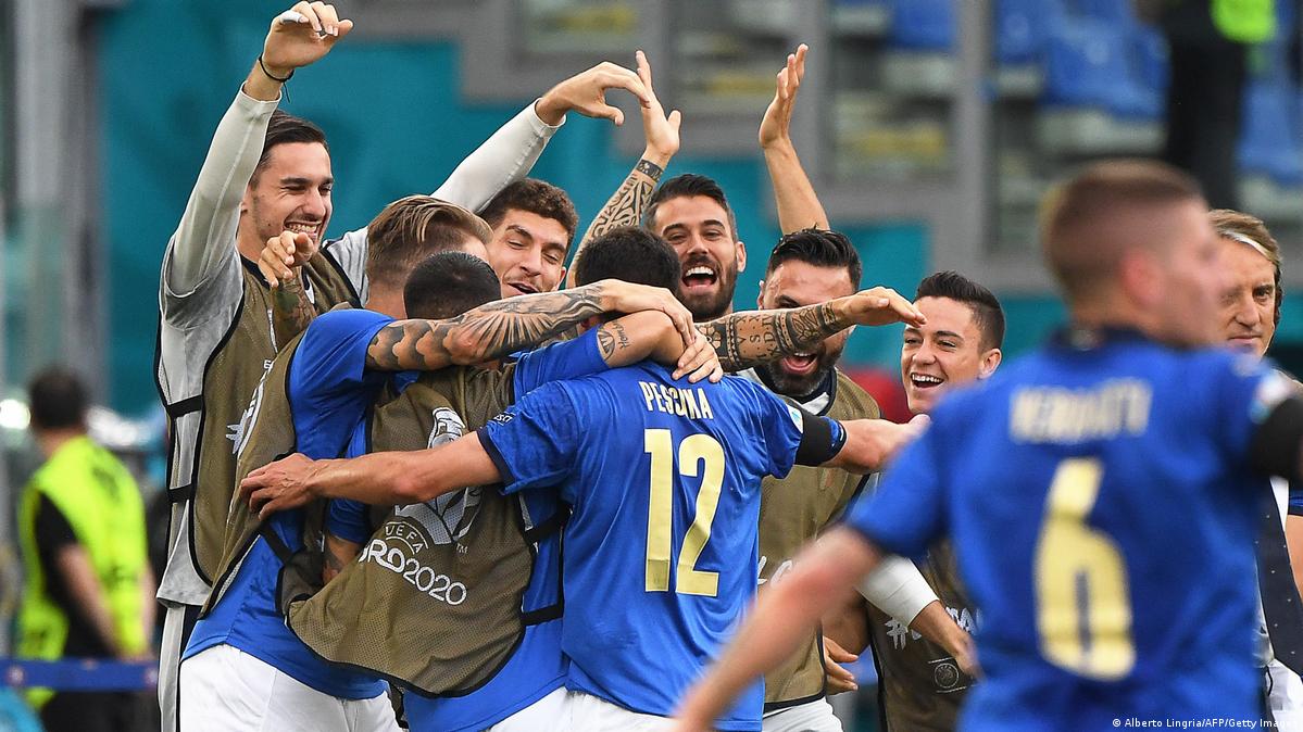 Euro 2020: Italy maintain 100% record, Wales sneak through – DW – 06/20 ...