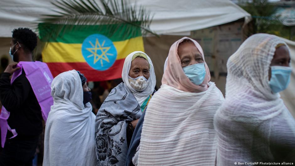 Ethiopia votes despite conflict, logistical issues – DW – 06/21/2021