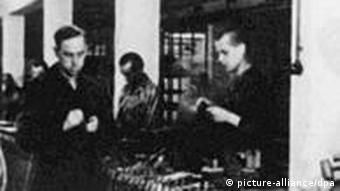 Foundation gives voice to Nazi-era forced laborers | Europe | News and ...