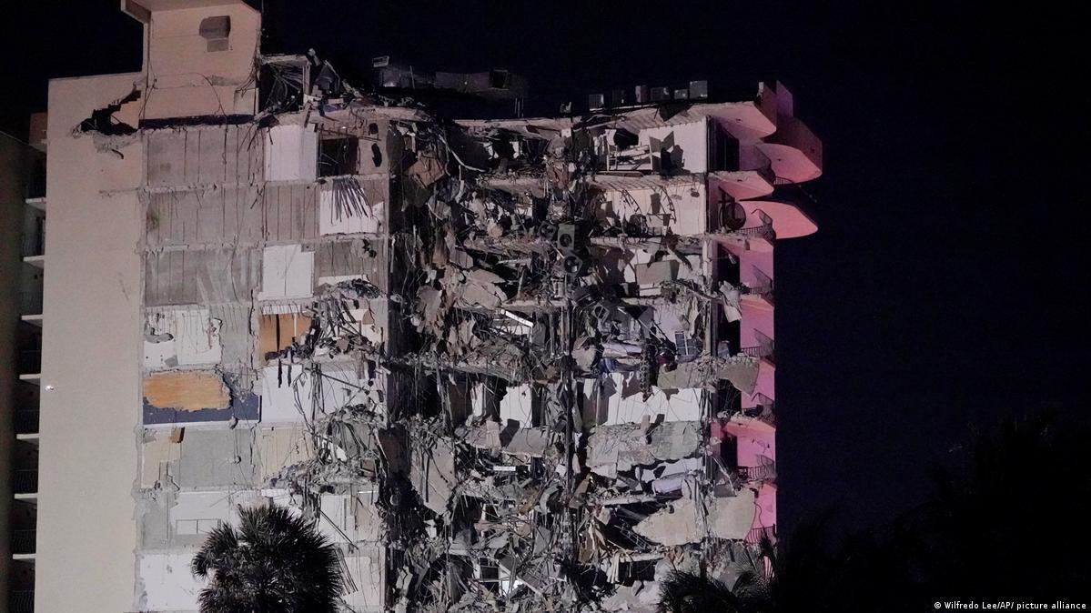 Florida apartment building partially collapses