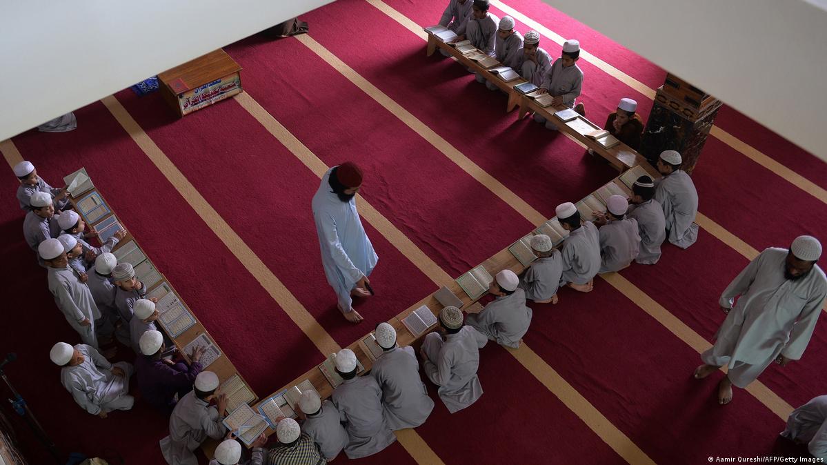 Pakistan: Why is the number of illegal madrassas rising? – DW – 10/31/2022