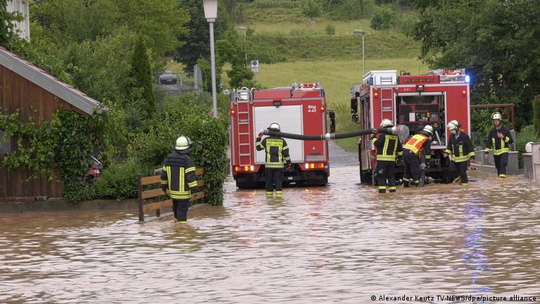 Germany: Heavy rains and flooding cause chaos – DW – 06/30/2021