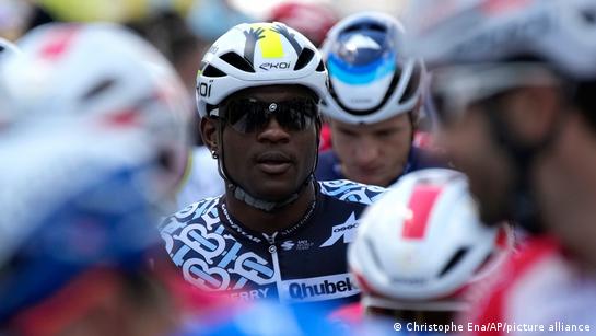 South African Dlamini: From a township to the Tour de France – DW – 07 ...