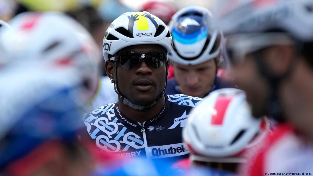 South African Dlamini: From a township to the Tour de France – DW – 07 ...