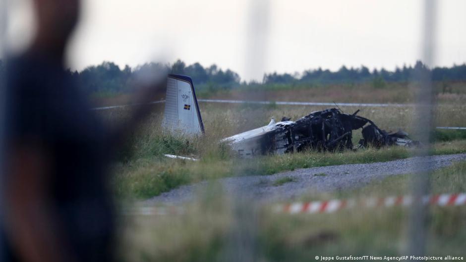 Small sky diving plane crashes in Sweden