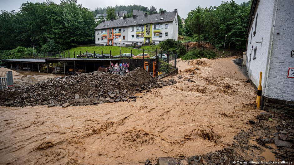 Severe storms, rainfall wreak havoc in Germany – DW – 07/14/2021
