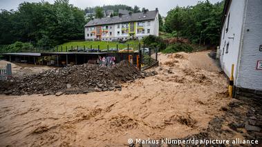 Severe storms, rainfall wreak havoc in Germany – DW – 07/14/2021
