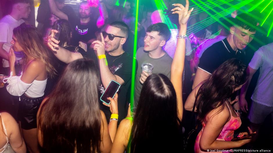 Laute Musik und Lärm: Mehr Hörschäden bei Kindern – DW – 28.09.2023