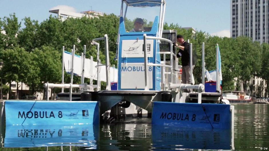 Garbage collector boat swallows plastic – DW – 08/05/2021