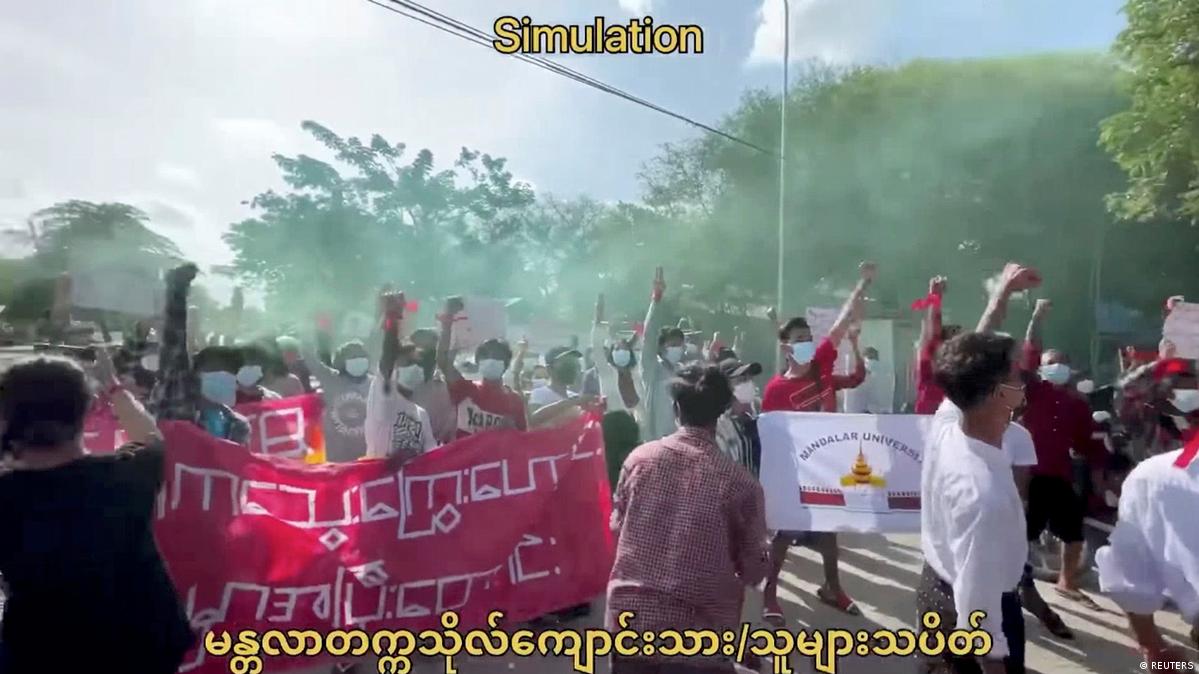 Myanmar: Protests mark anniversary of 1988 uprising – DW – 08/08/2021