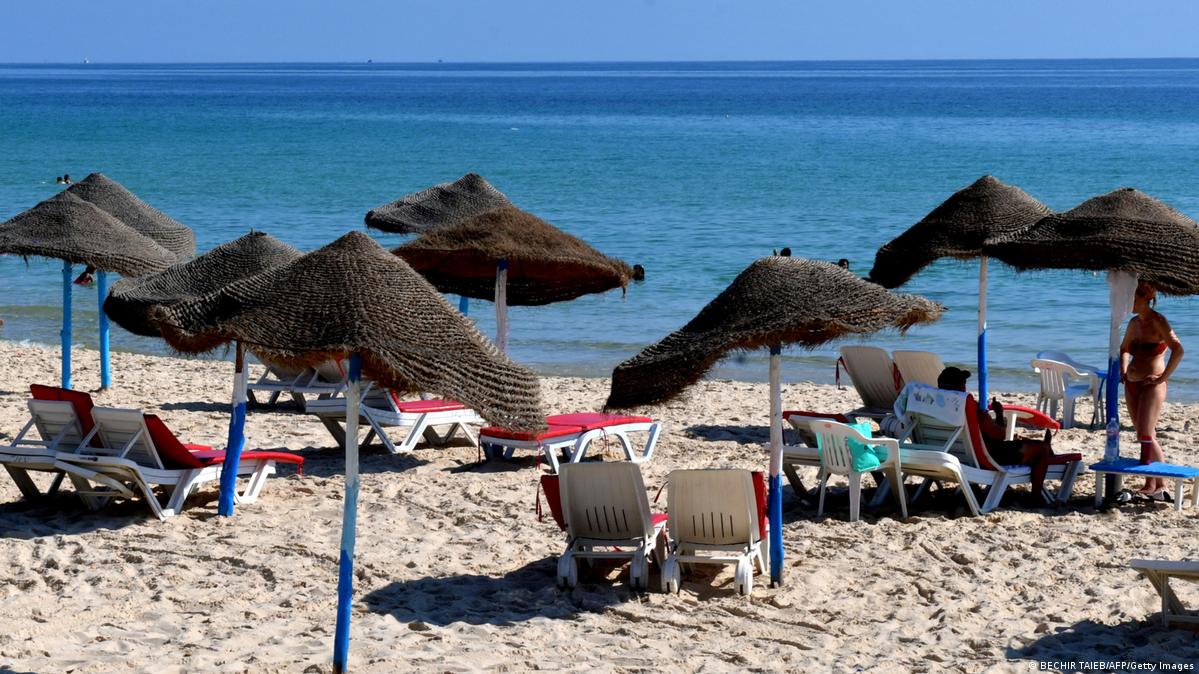 Η Τυνησία δίνει μάχη με τη διάβρωση των ακτών – DW – 12/11/2022