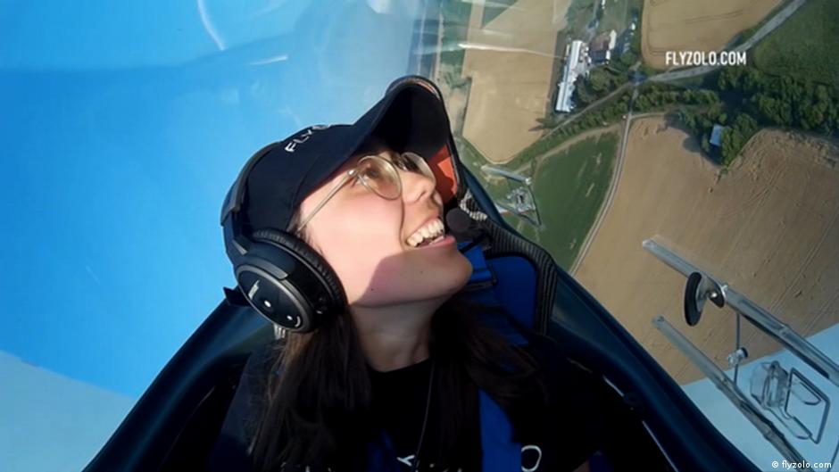 Garota de 19 anos quer bater recorde mundial com voo solo – DW – 20/08/2021
