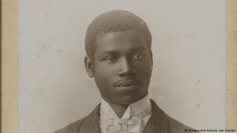 Une ville allemande inaugure une place Rudolf Manga Bell – DW – 07/10/2022