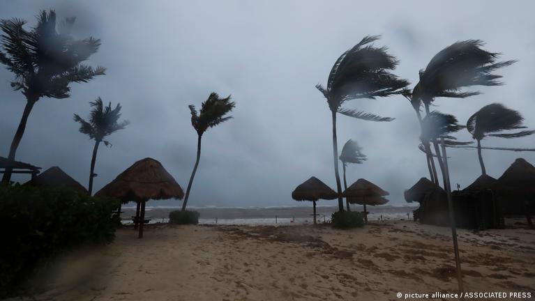 México activa más de 6.000 refugios por tormenta Alberto