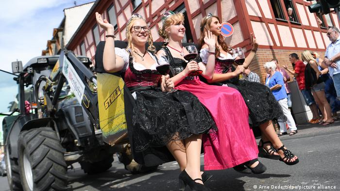 Germany′s most beautiful wine festivals | All media content | DW | 03. ...