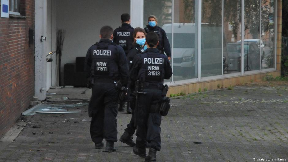 Police raid German Hells Angels clubs – DW – 09/02/2021