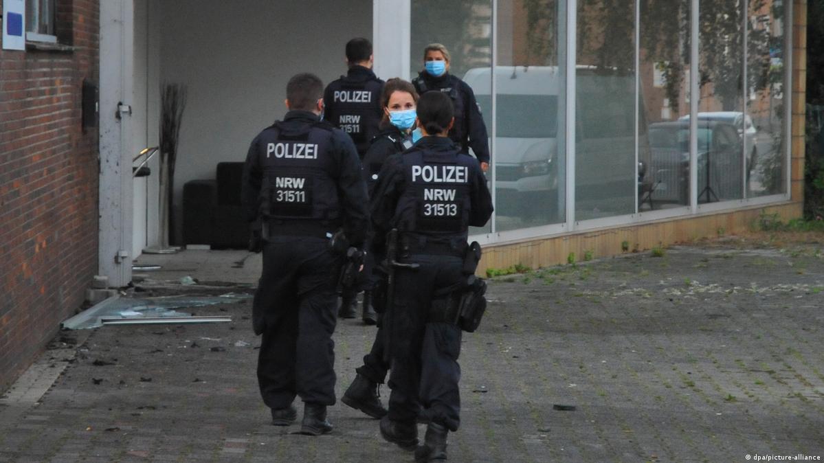 Police raid German Hells Angels clubs – DW – 09/02/2021