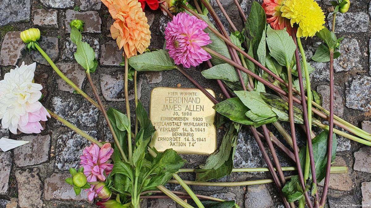 'Stolpersteine': Commemorating victims of Nazi persecution