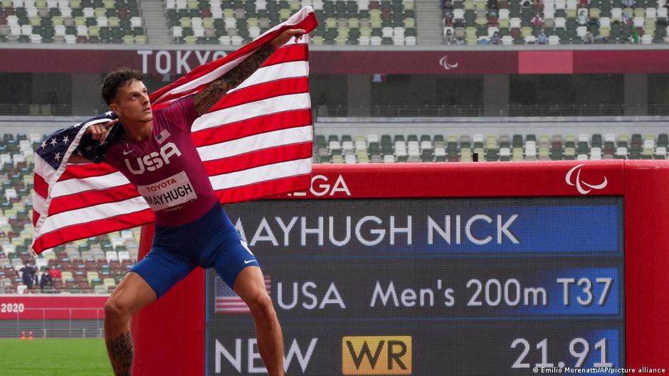 Paralympics: Mayhugh sets new World Record – DW – 09/04/2021