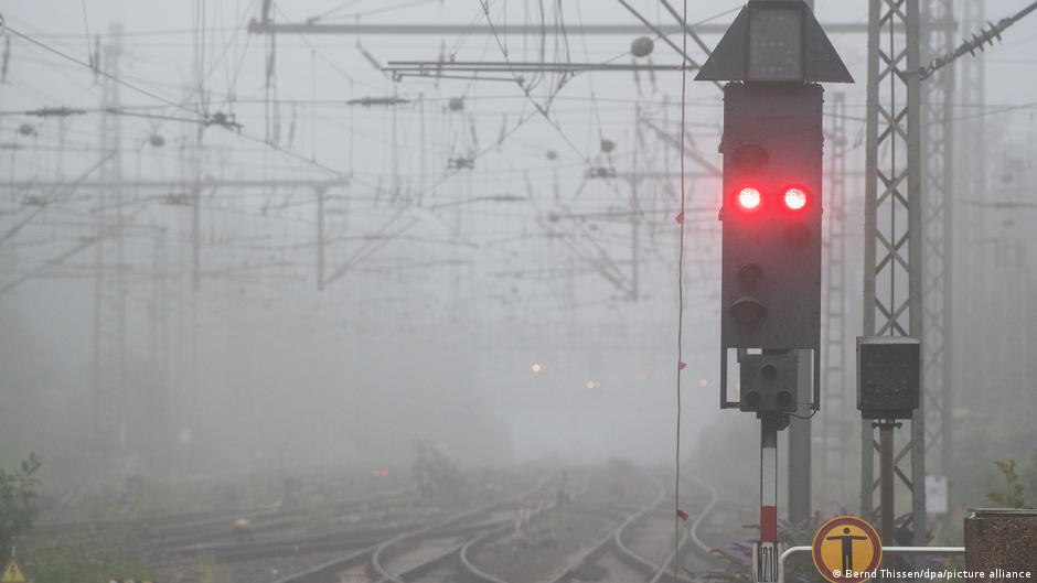 Trade unions clash as German rail strike rolls on – DW – 09/04/2021